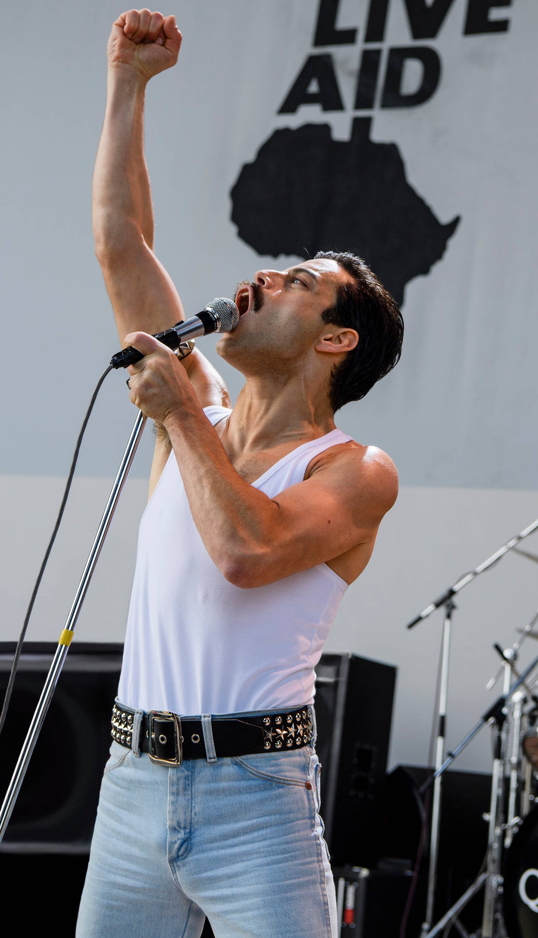 The Costumes in 'Bohemian Rhapsody' Help Rami Malek Victoriously ...