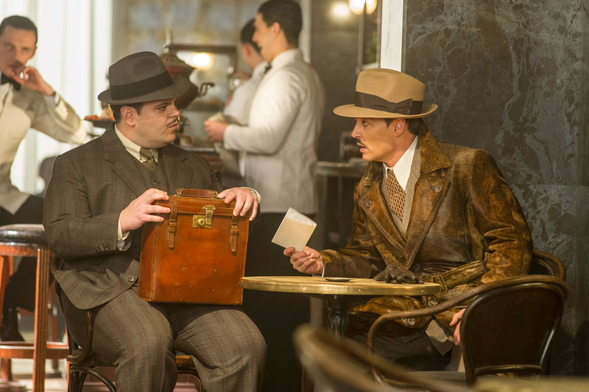 How The 'Murder on the Orient Express' Costume Designer Outfitted Daisy ...