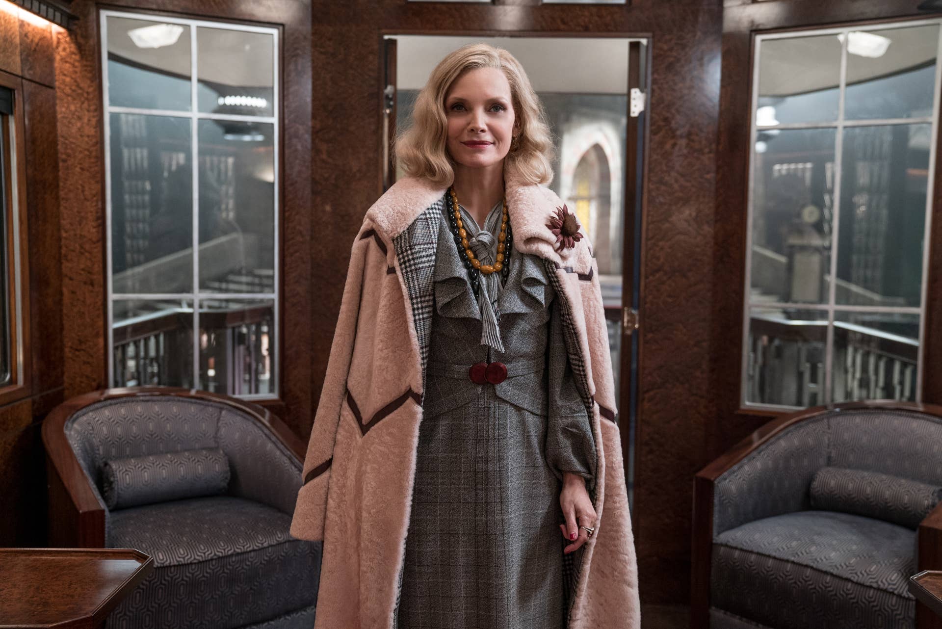 How The 'Murder on the Orient Express' Costume Designer Outfitted Daisy ...