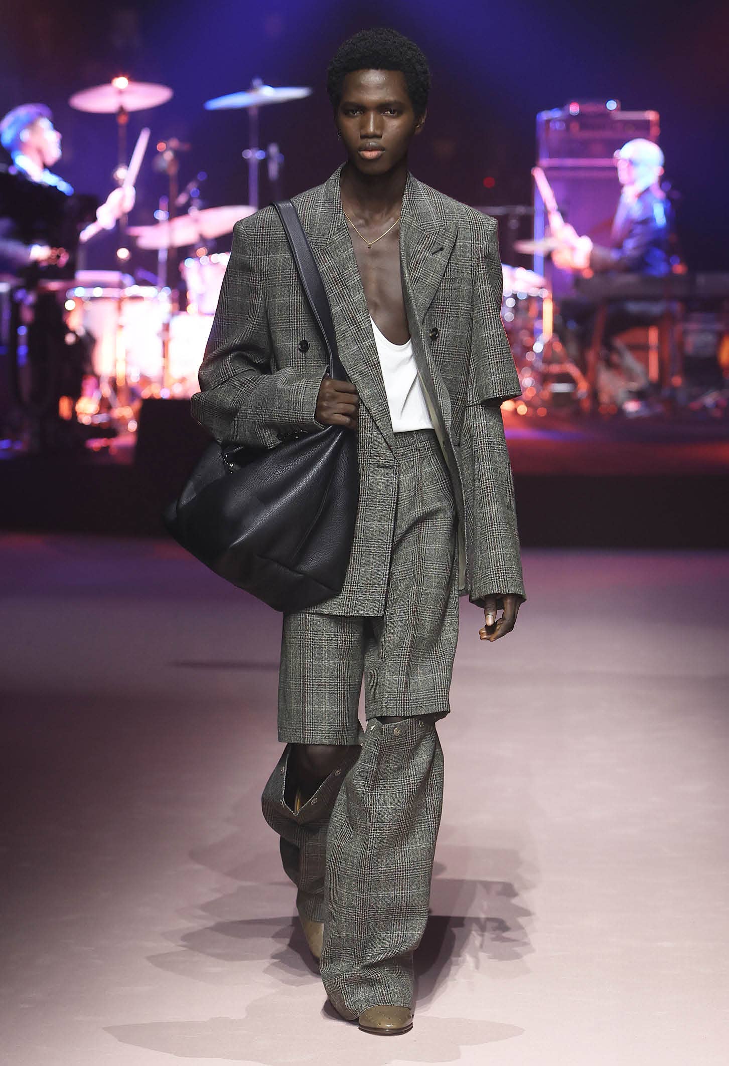 Gucci Bids Maximalism Adieu in First Collection Post-Alessandro Michele ...