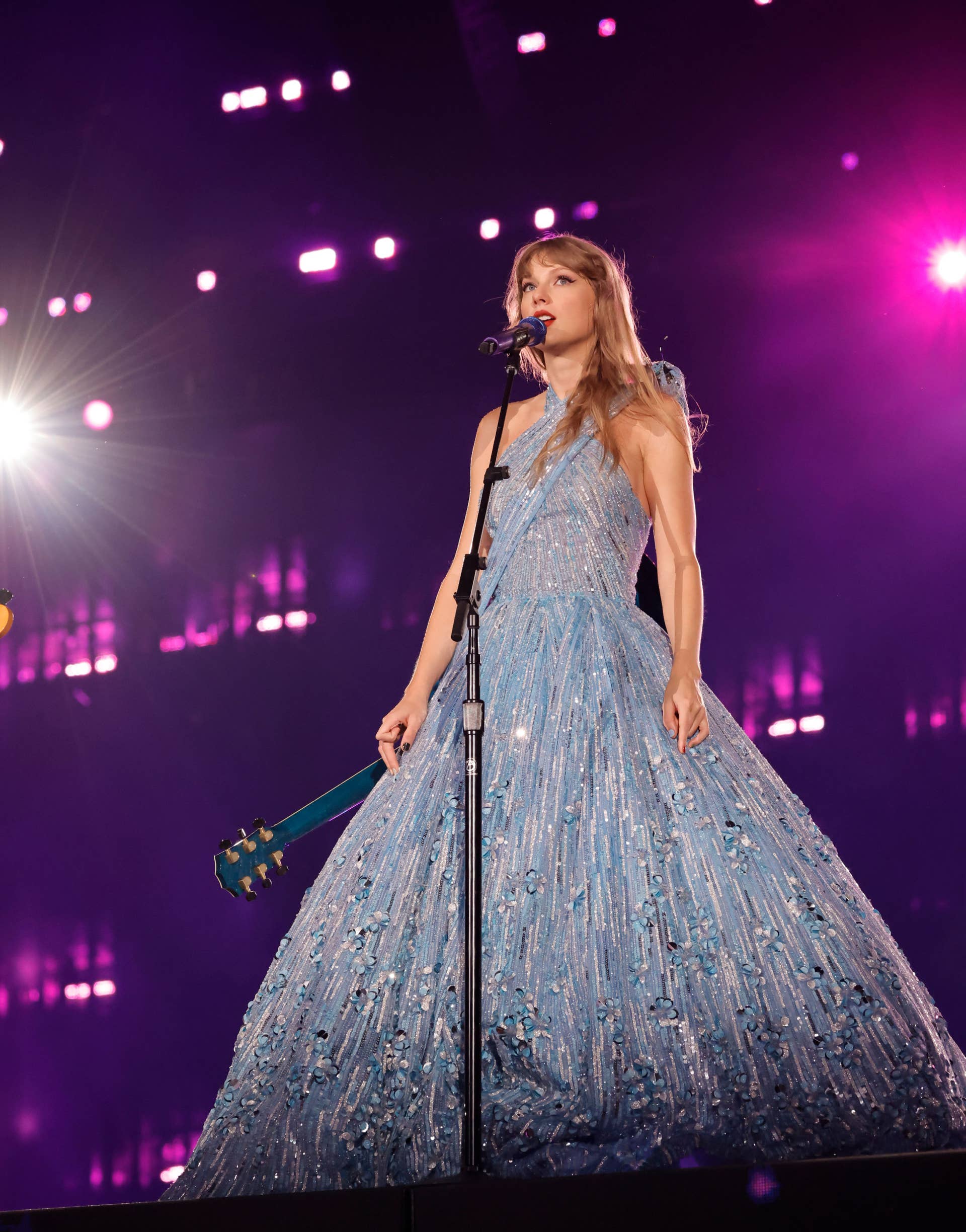 Taylor Swift Hinted at '1989 (Taylor's Version)' With Five New Outfits ...
