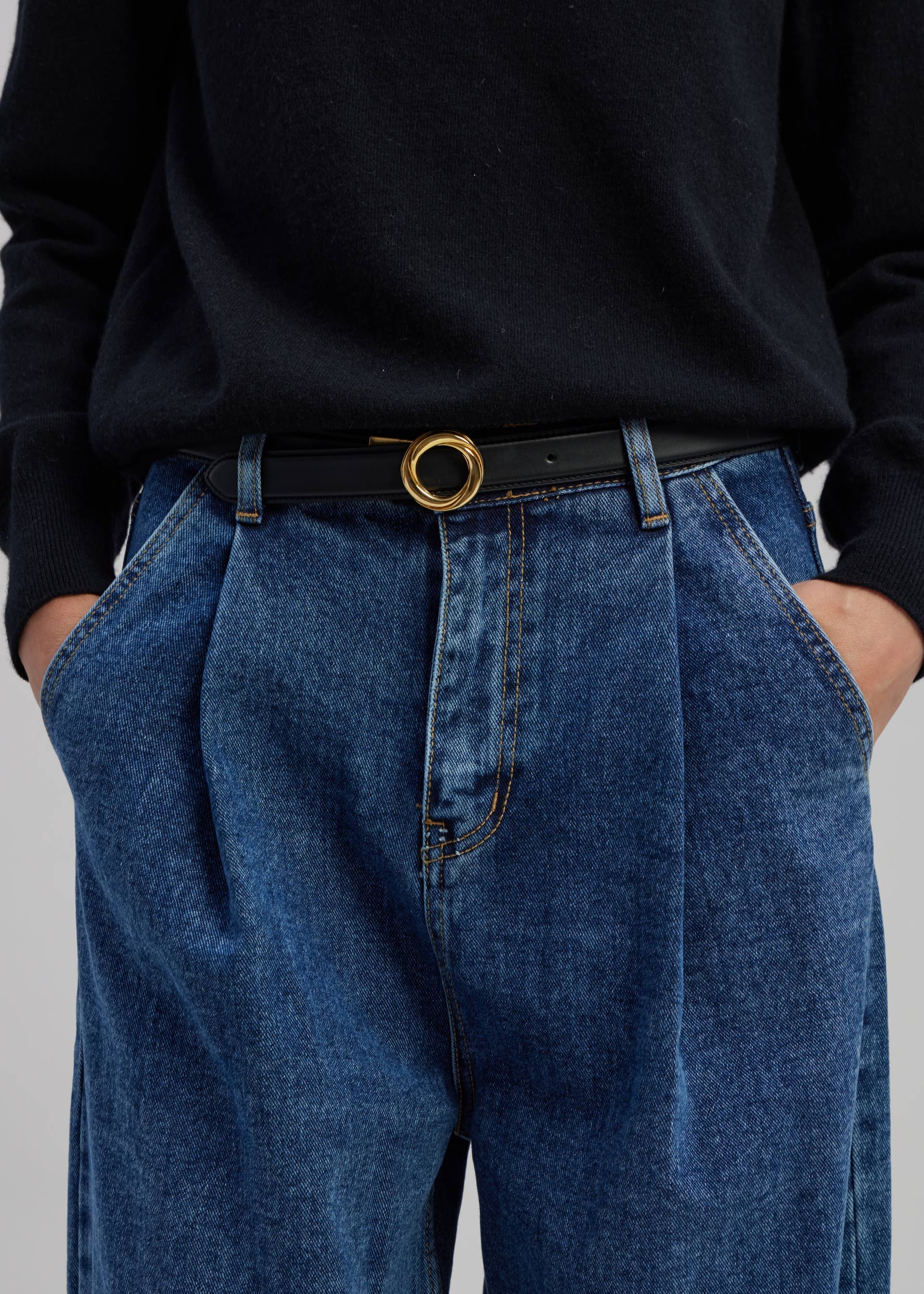 27 Minimalist Belts for Everyday Practicality - Fashionista