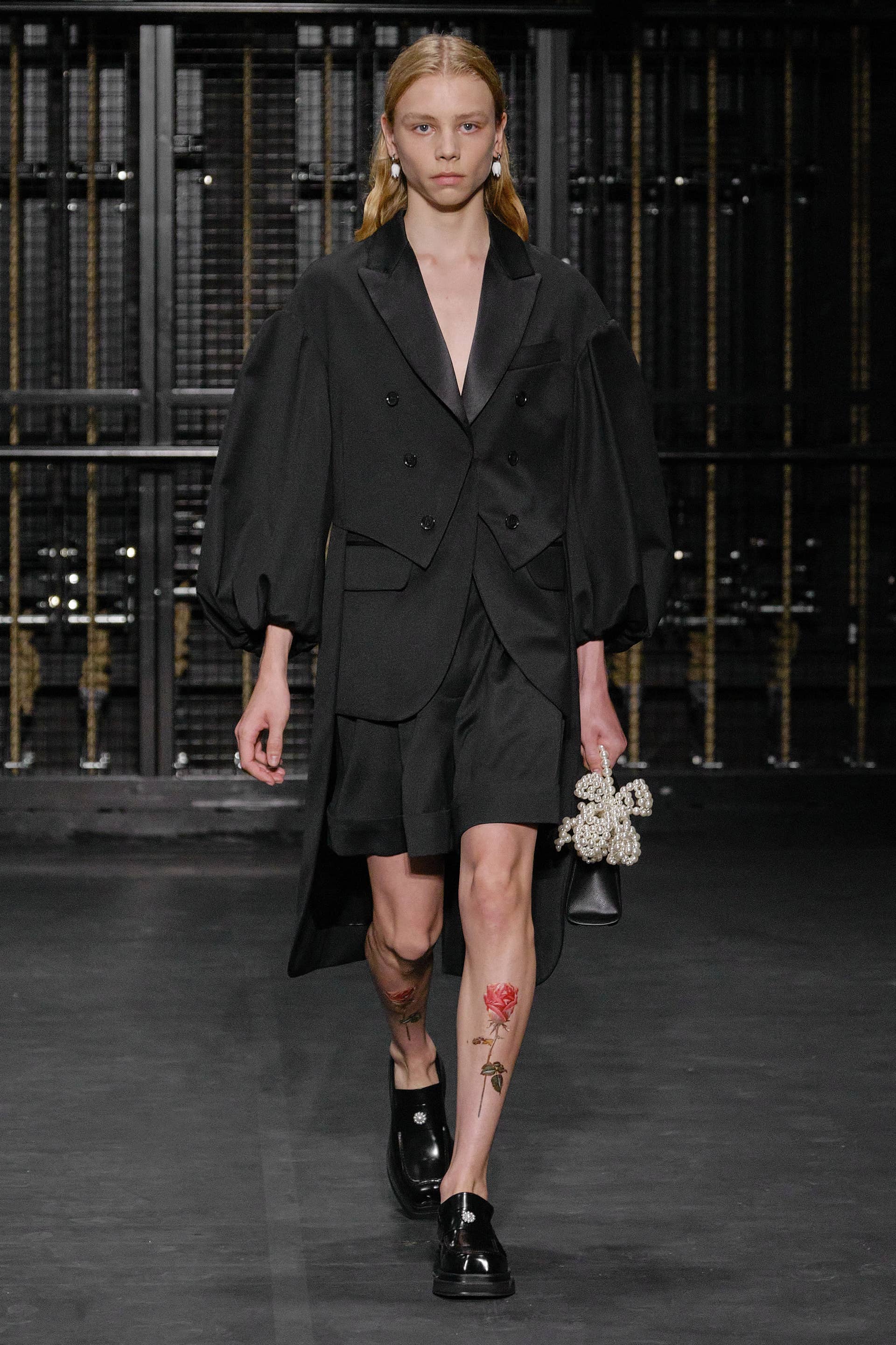 Simone Rocha Melds Roses, Bows and Bridal With Voluminous Outerwear for ...
