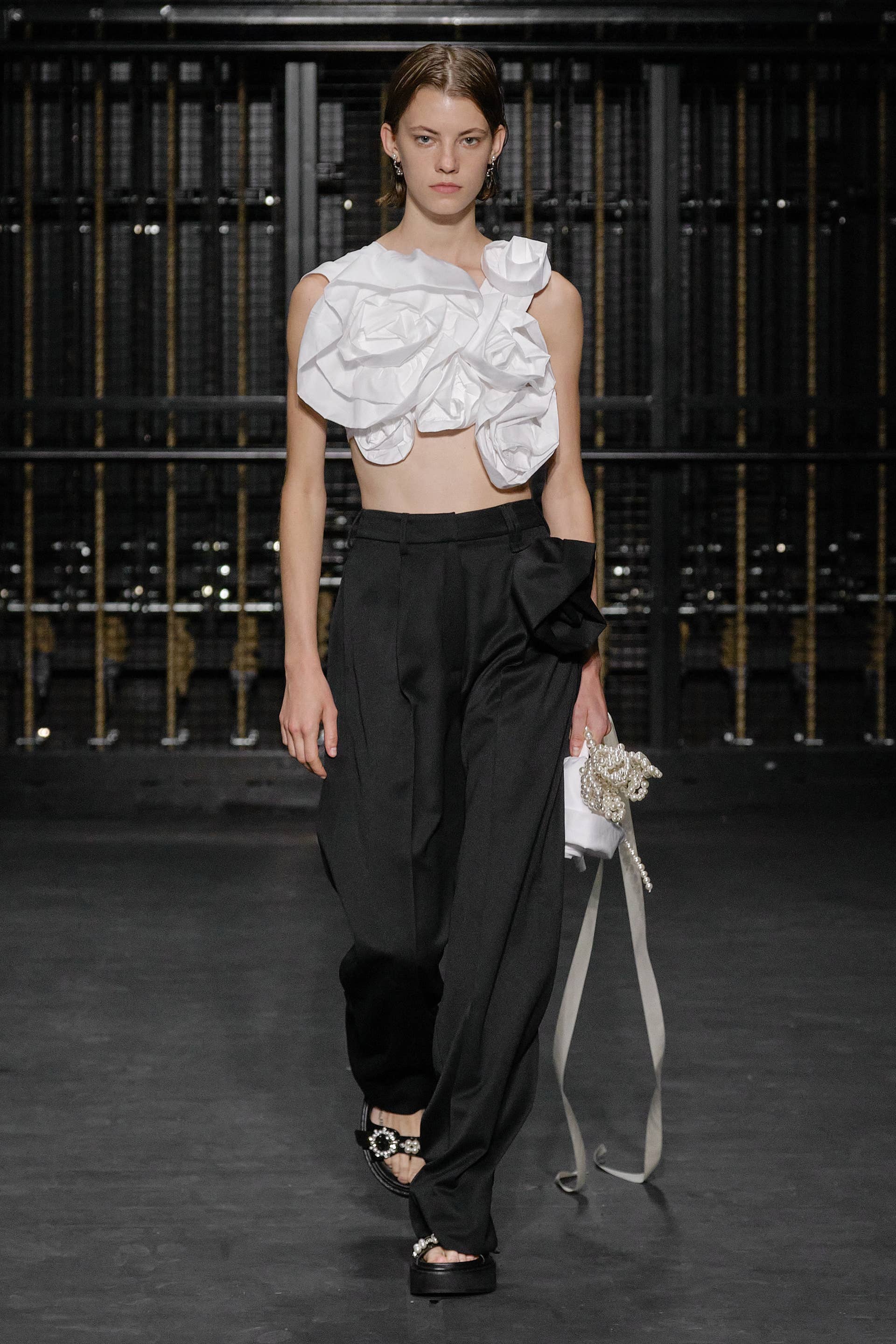 Simone Rocha Melds Roses, Bows and Bridal With Voluminous Outerwear for ...