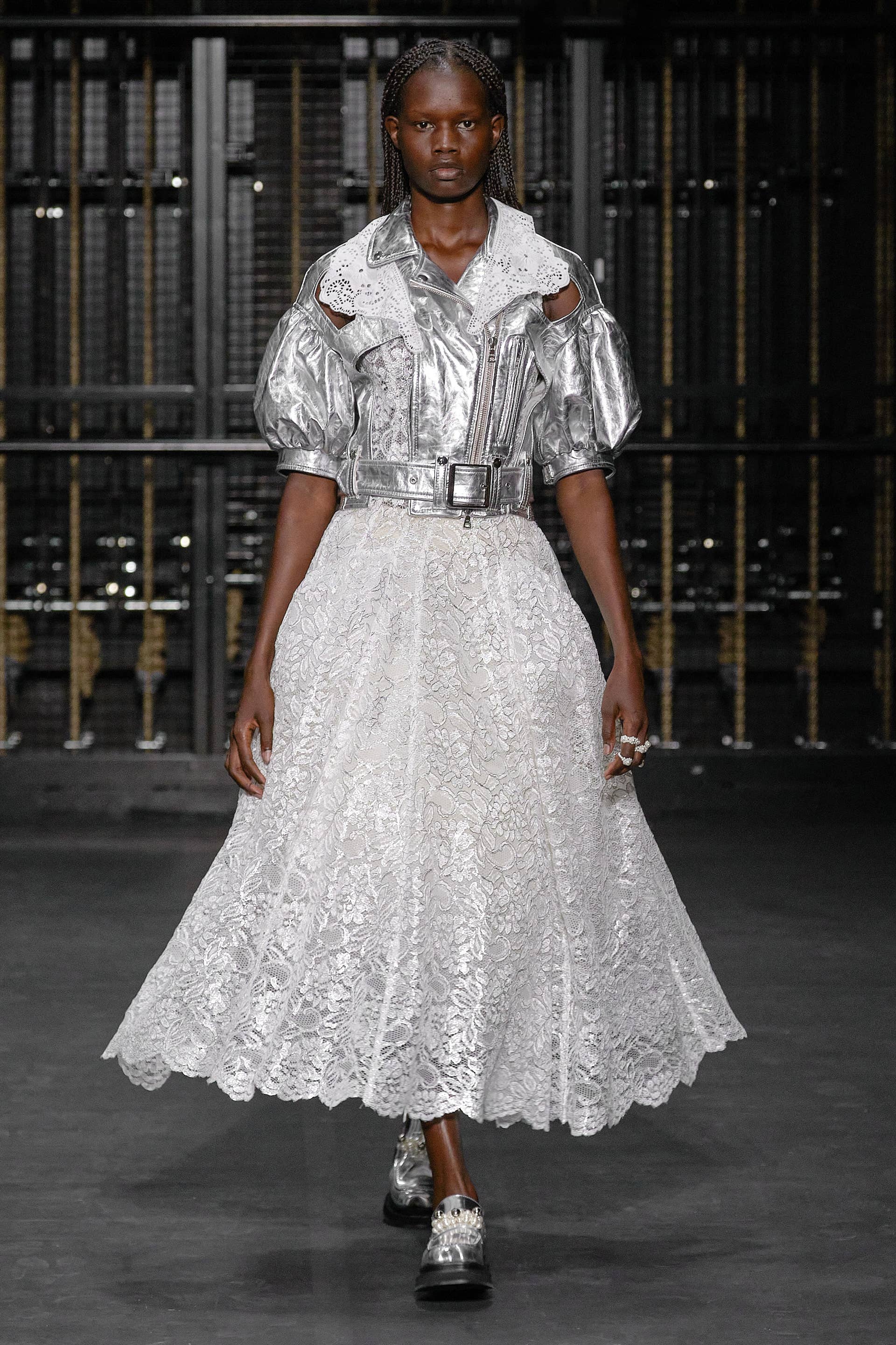 Simone Rocha Melds Roses, Bows and Bridal With Voluminous Outerwear for ...