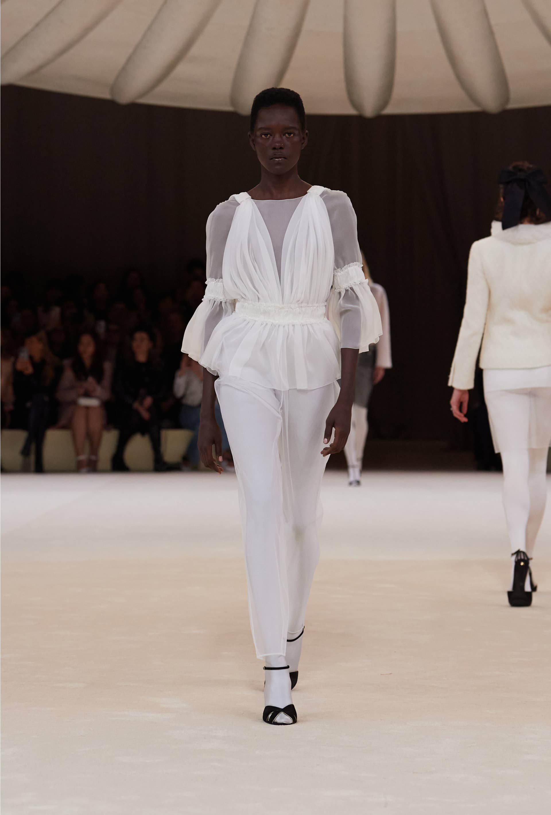 Chanel Haute Couture Celebrates Dancers in Ethereal Spring 2024 ...