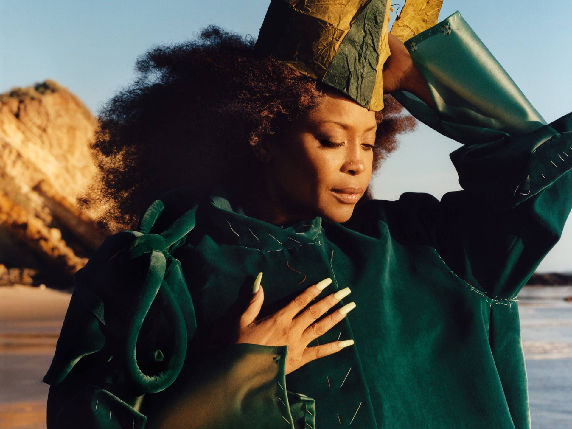 Must Read: Erykah Badu Covers 'Vogue,' Salma Hayek Fronts 'Glamour ...