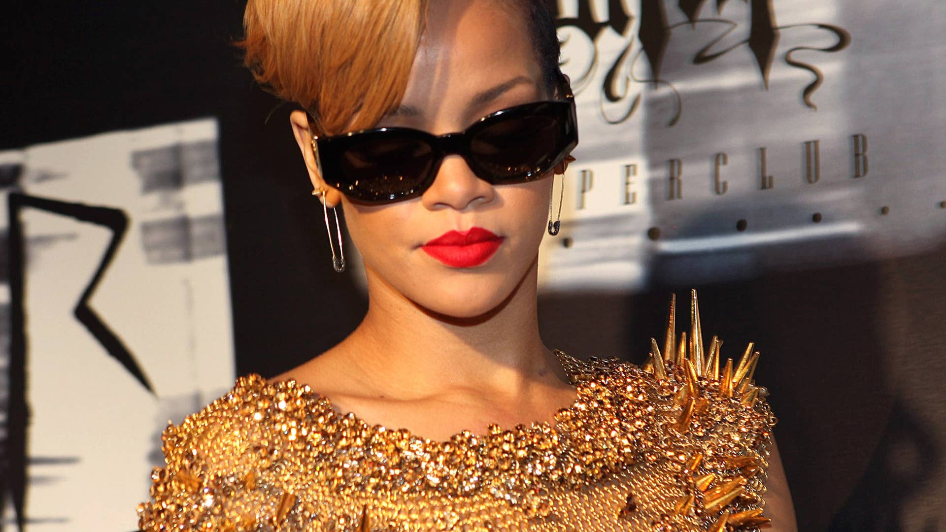 Great Outfits in Fashion History: Rihanna's 'Rated R' Spike Dress by ...