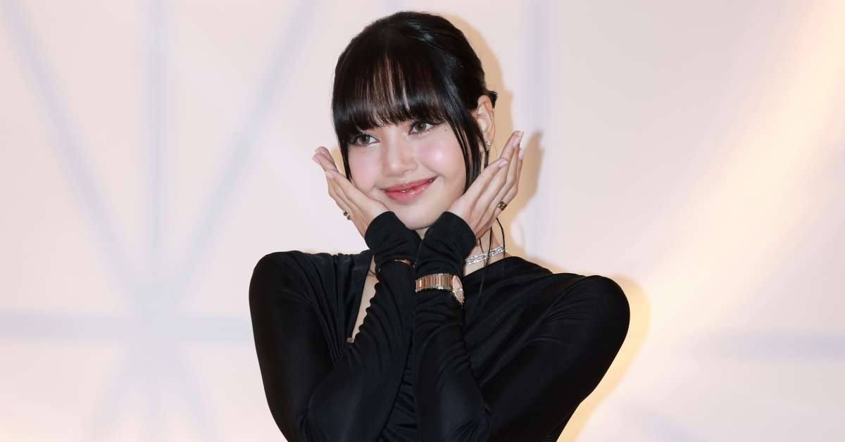 Must Read: Lisa Covers 'Elle' September Issue, the Fashion Hits and ...