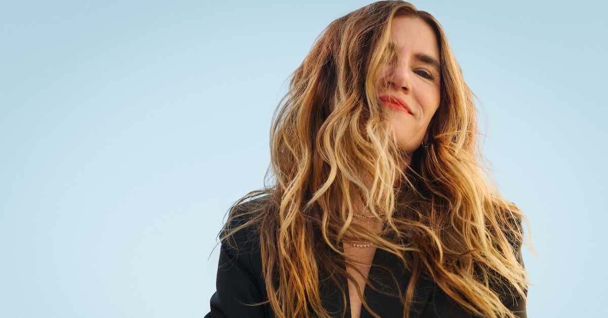 After Popularizing Blowouts, Alli Webb Is Leading a Movement Against Them - Fashionista