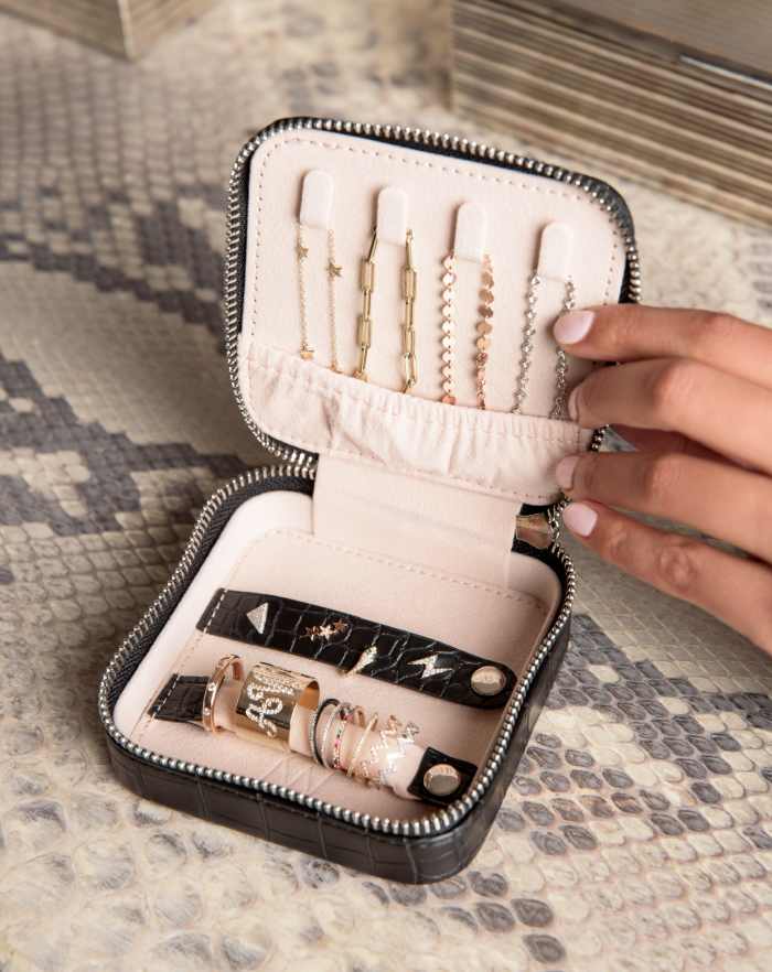 Ali Weiss Jewelry: An Accessible, Celebrity-Loved Fine Jewelry Brand ...