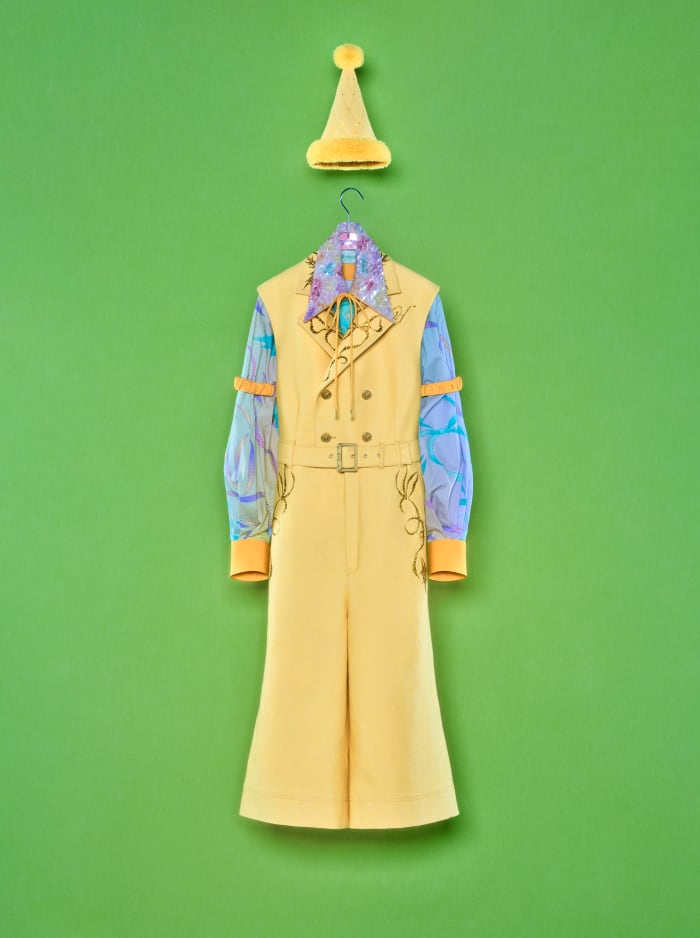 Wiederhoeft's Take on Holiday Elf Outfits Is Even Better Than You'd ...