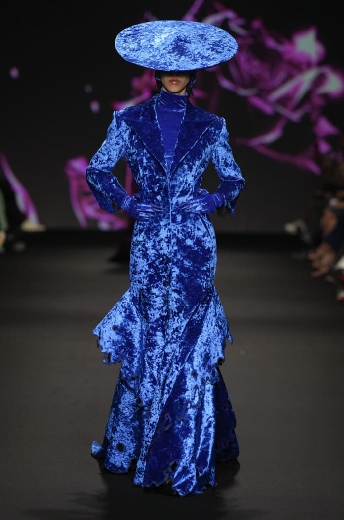 Robert Wun Expands on His Signature Shapes for Fall 2024 Haute Couture ...