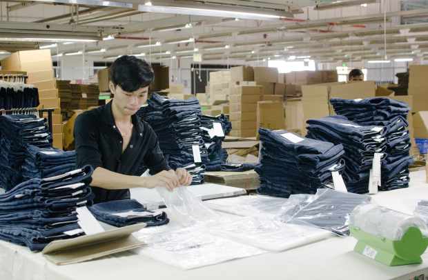 Factory Tour: Inside the Denim Factory Your Favorite Sustainable Brands ...