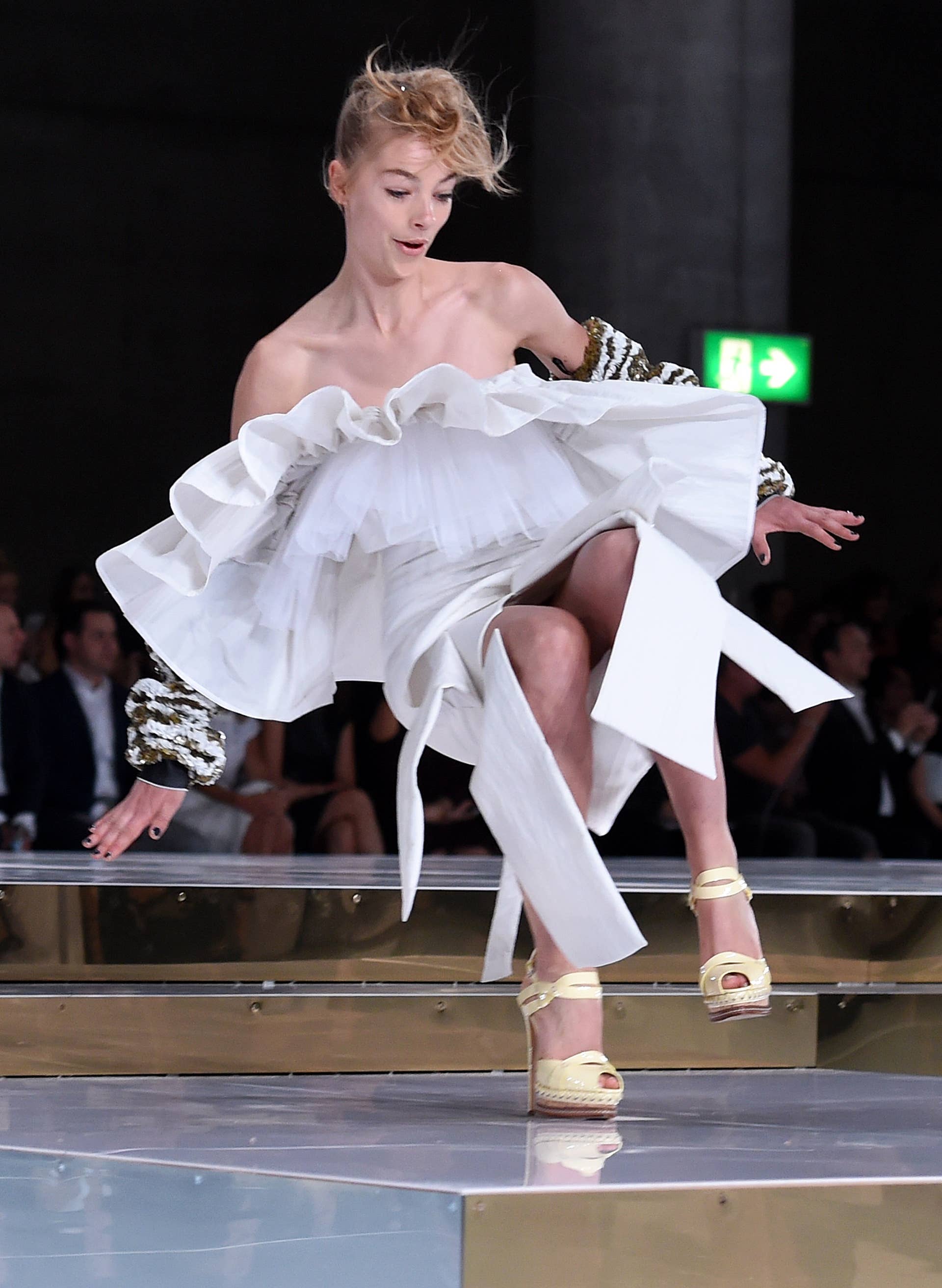 These Photos of a Model Falling on the Maticevski Runway Are Pure Art ...