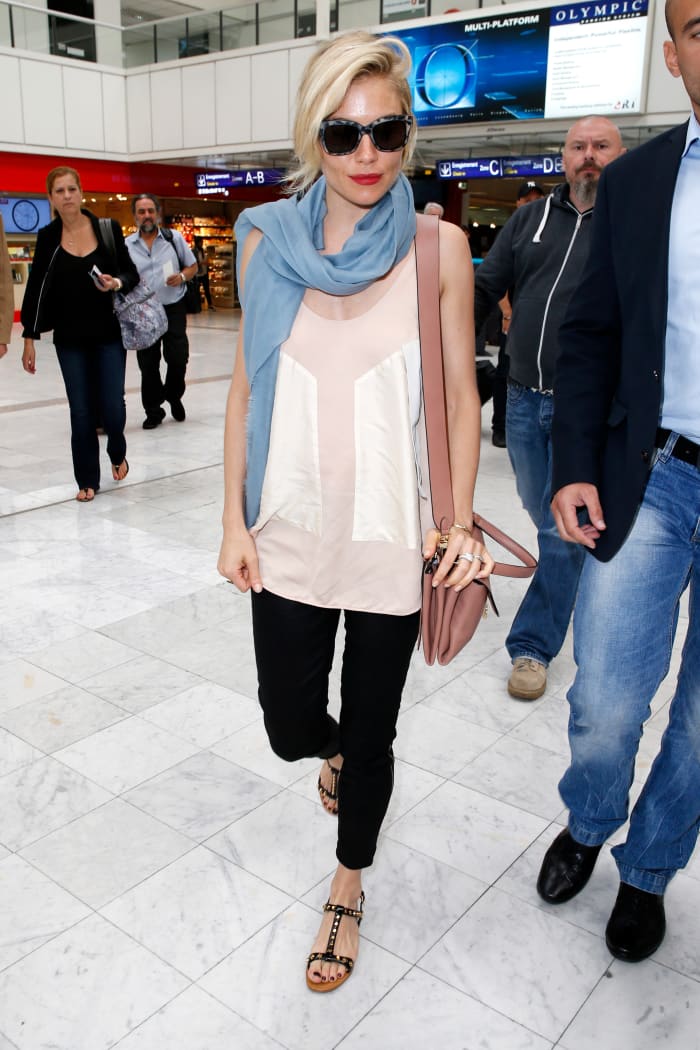 Sienna Miller Shows Us How to Master Airport Style - Fashionista Sienna Miller Shows Us How to Master Airport Style - Fashionista