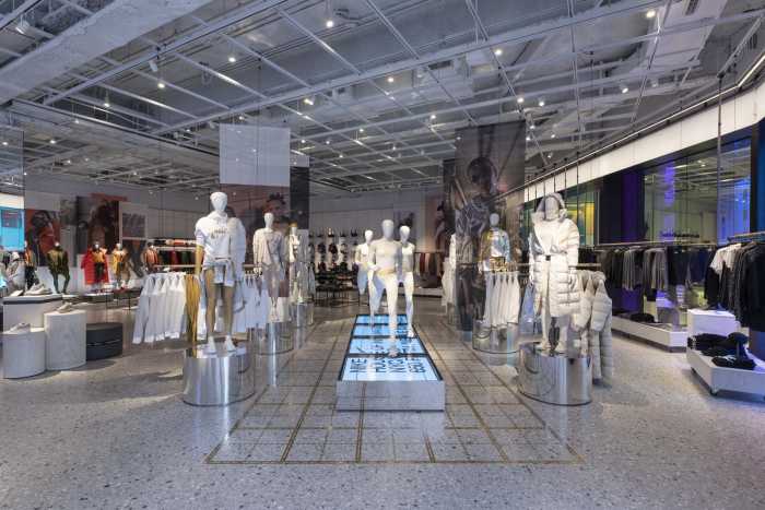 Nike's Global Flagship Masterfully Combines the Best of the On- and ...