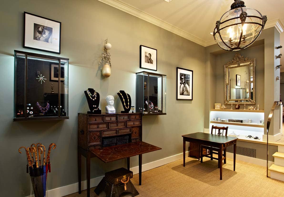 Simon Teakle Fine Jewelry is Hiring an Entry Level Gallery Coordinator ...