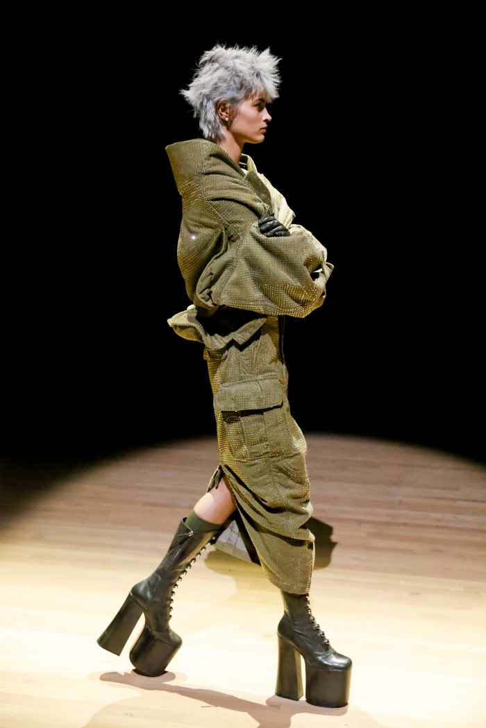 Marc Jacobs Brings Emotion and Self-Reflection to Surprise Runway ...