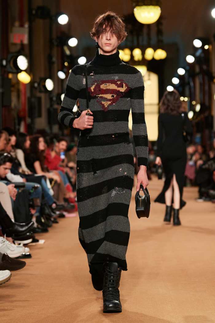 Coach Just Introduced so Many New Bags, Models Carried 2 at a Time ...