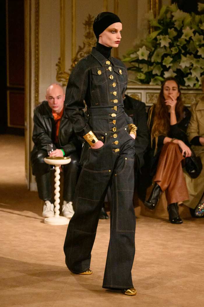 Daniel Roseberry's First Ready-to-Wear Runway for Schiaparelli Offers ...