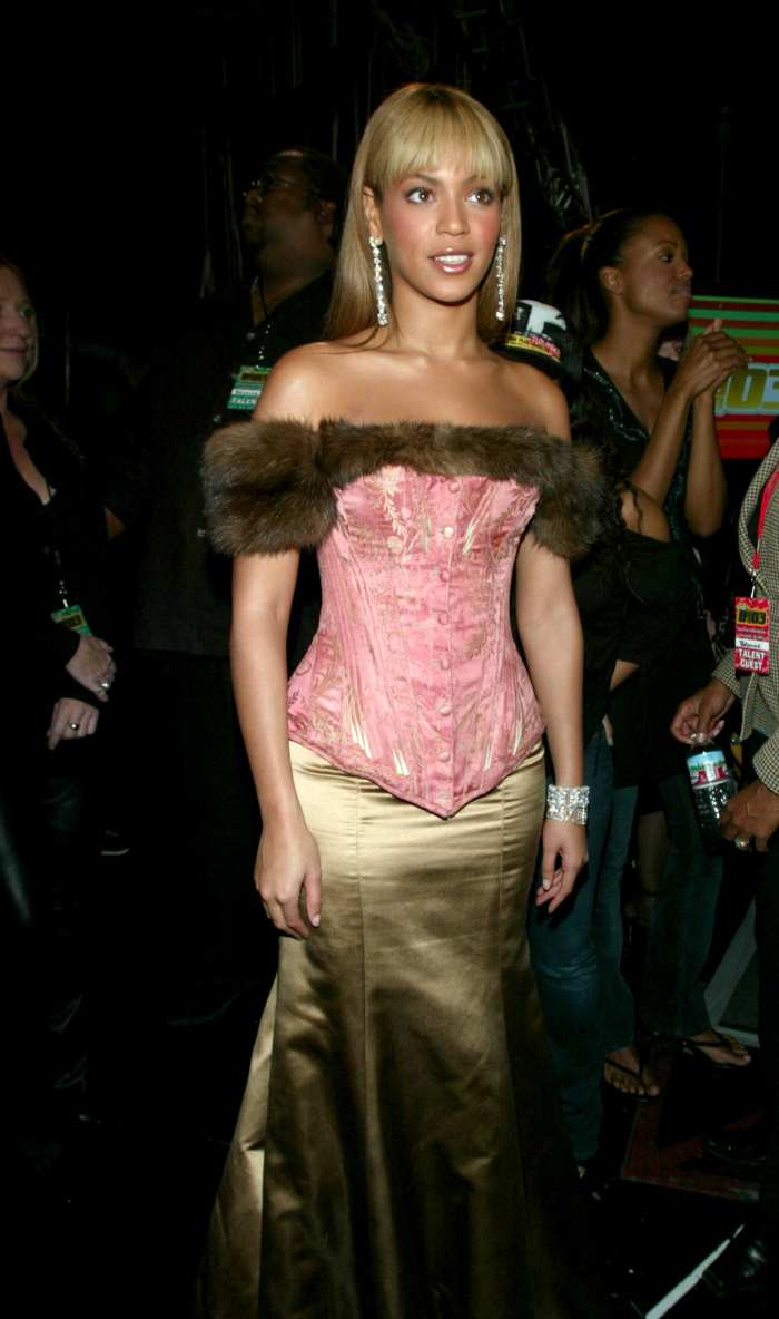 Great Outfits in Fashion History: Beyonc's Fur-Trimmed Corset Circa 2003 - TittlePress