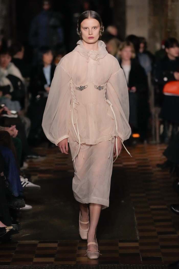 Simone Rocha Gives Her Dreamy Silhouettes a Little More Shape With ...