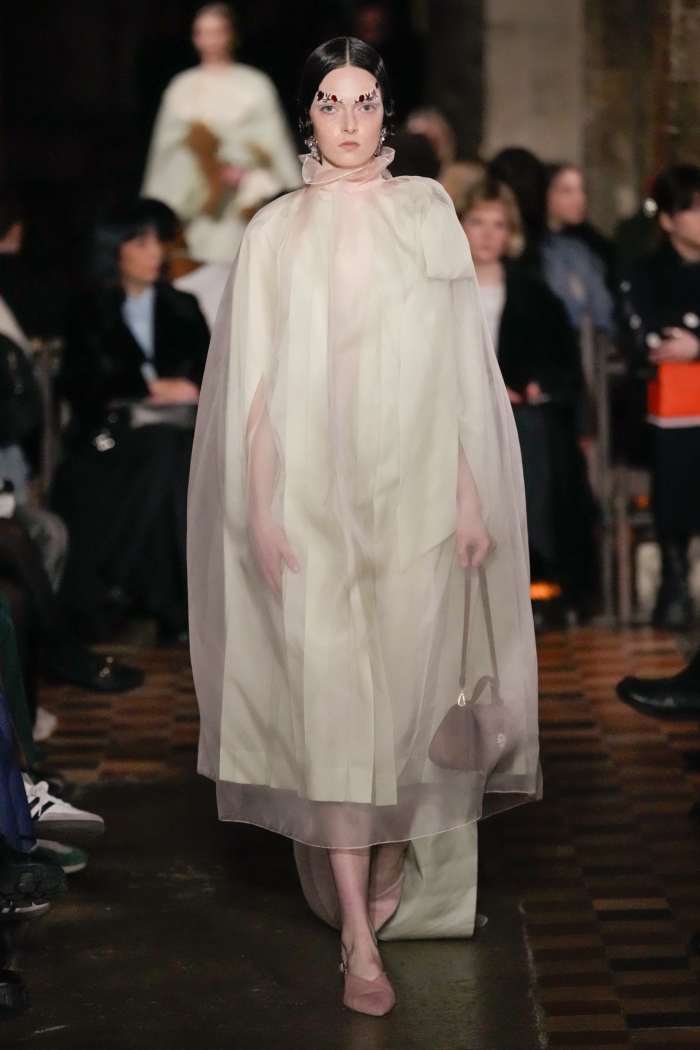 Simone Rocha Gives Her Dreamy Silhouettes a Little More Shape With ...