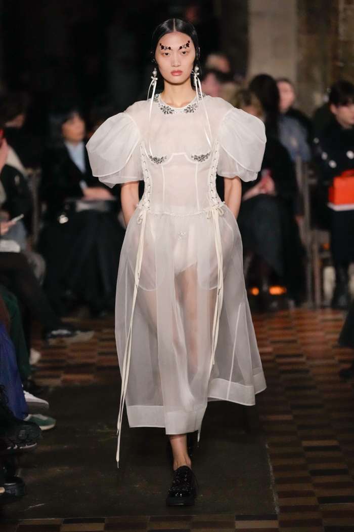 Simone Rocha Gives Her Dreamy Silhouettes a Little More Shape With ...