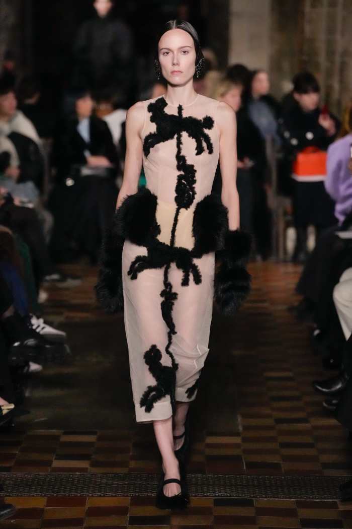 Simone Rocha Gives Her Dreamy Silhouettes a Little More Shape With ...