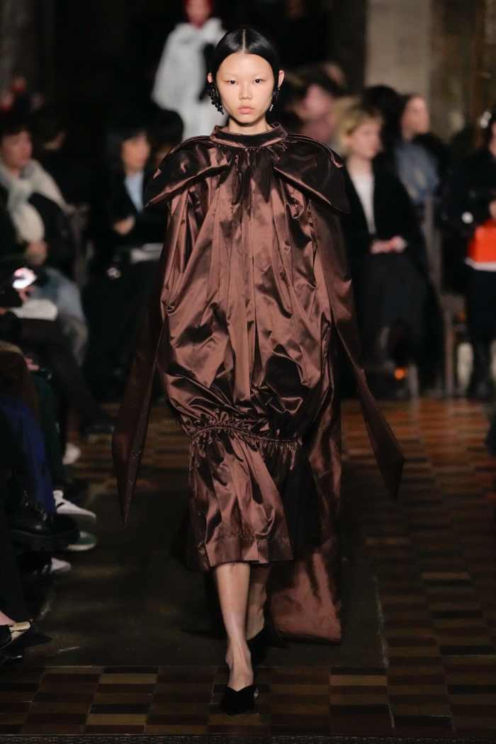 Simone Rocha Gives Her Dreamy Silhouettes a Little More Shape With ...