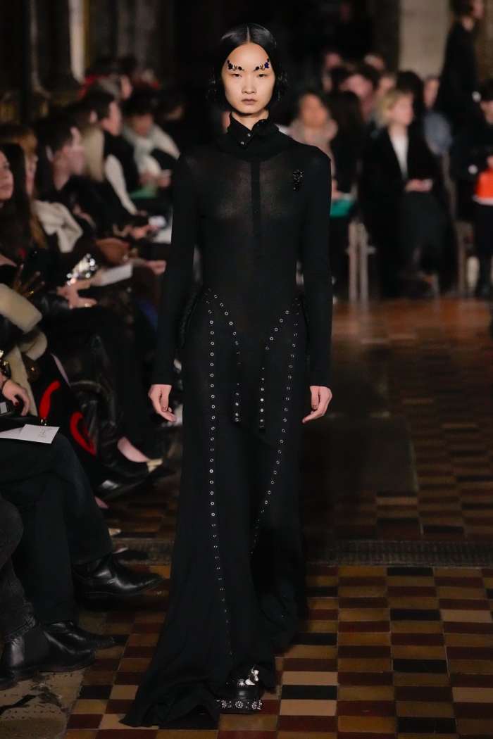 Simone Rocha Gives Her Dreamy Silhouettes a Little More Shape With ...