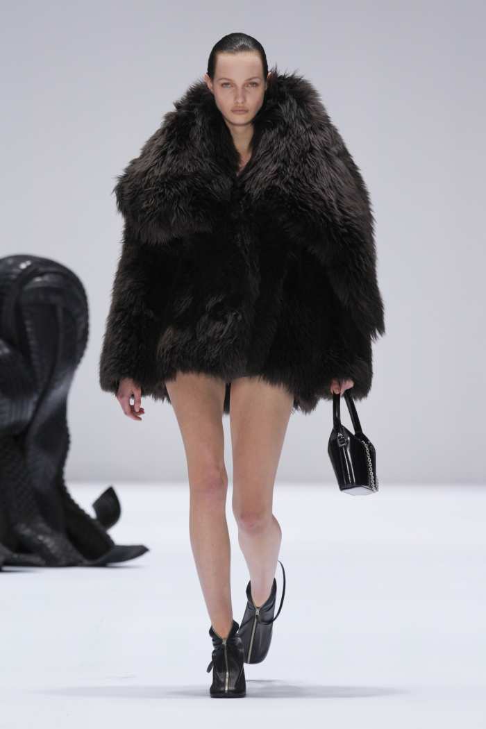 Acne Studios Plays With Sculptural Leather and Denim for Fall 2024 ...