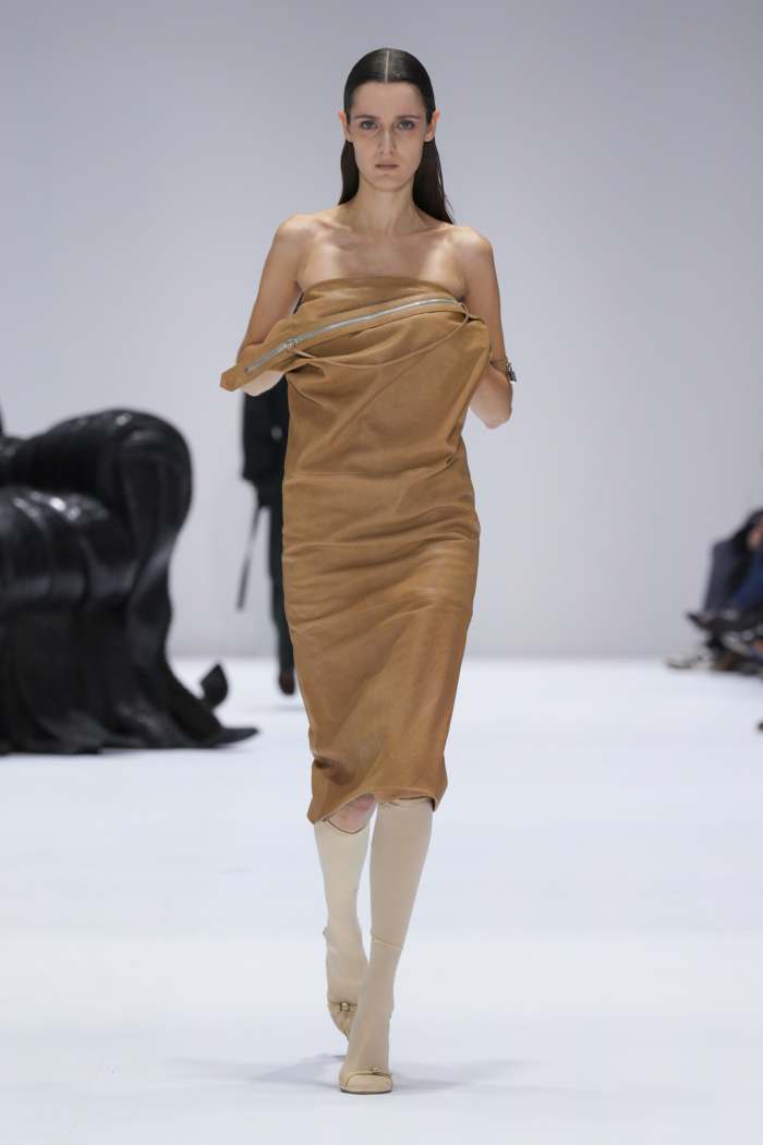 Acne Studios Plays With Sculptural Leather and Denim for Fall 2024 ...