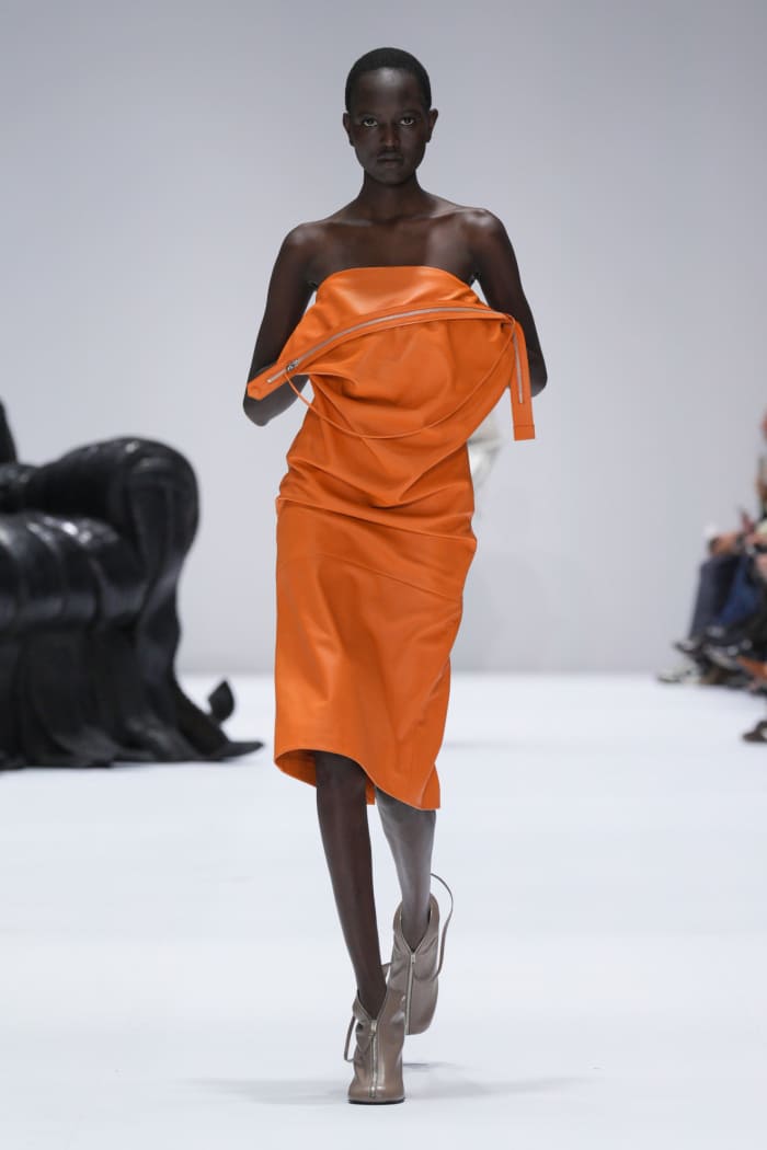 Acne Studios Plays With Sculptural Leather and Denim for Fall 2024 ...