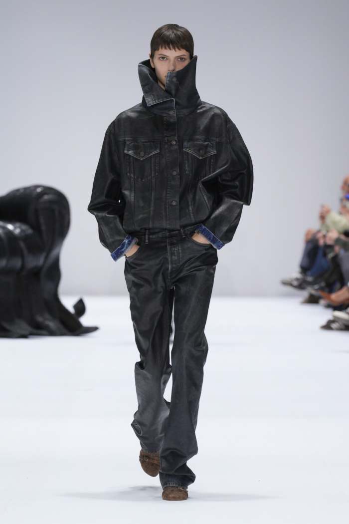 Acne Studios Plays With Sculptural Leather and Denim for Fall 2024 ...