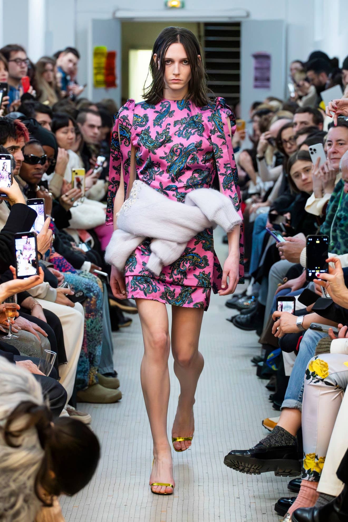 Sweaters as Scarves: 64 Styling Ideas From Fall 2024 Fashion Month ...
