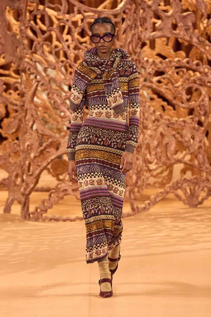 Sweaters as Scarves: 64 Styling Ideas From Fall 2024 Fashion Month ...