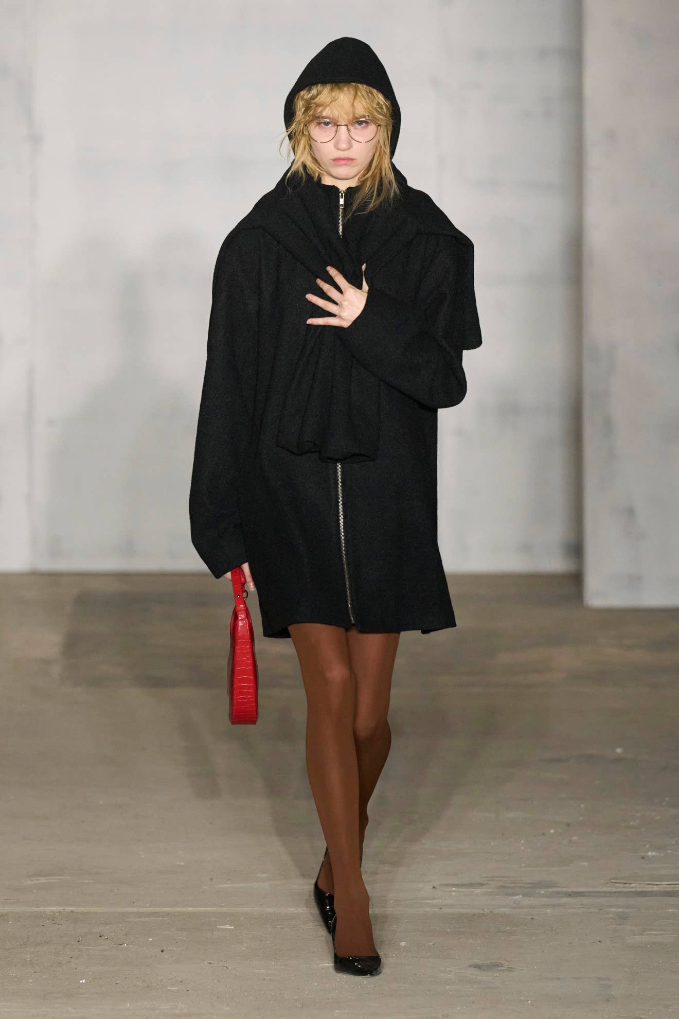 Sweaters as Scarves: 64 Styling Ideas From Fall 2024 Fashion Month ...