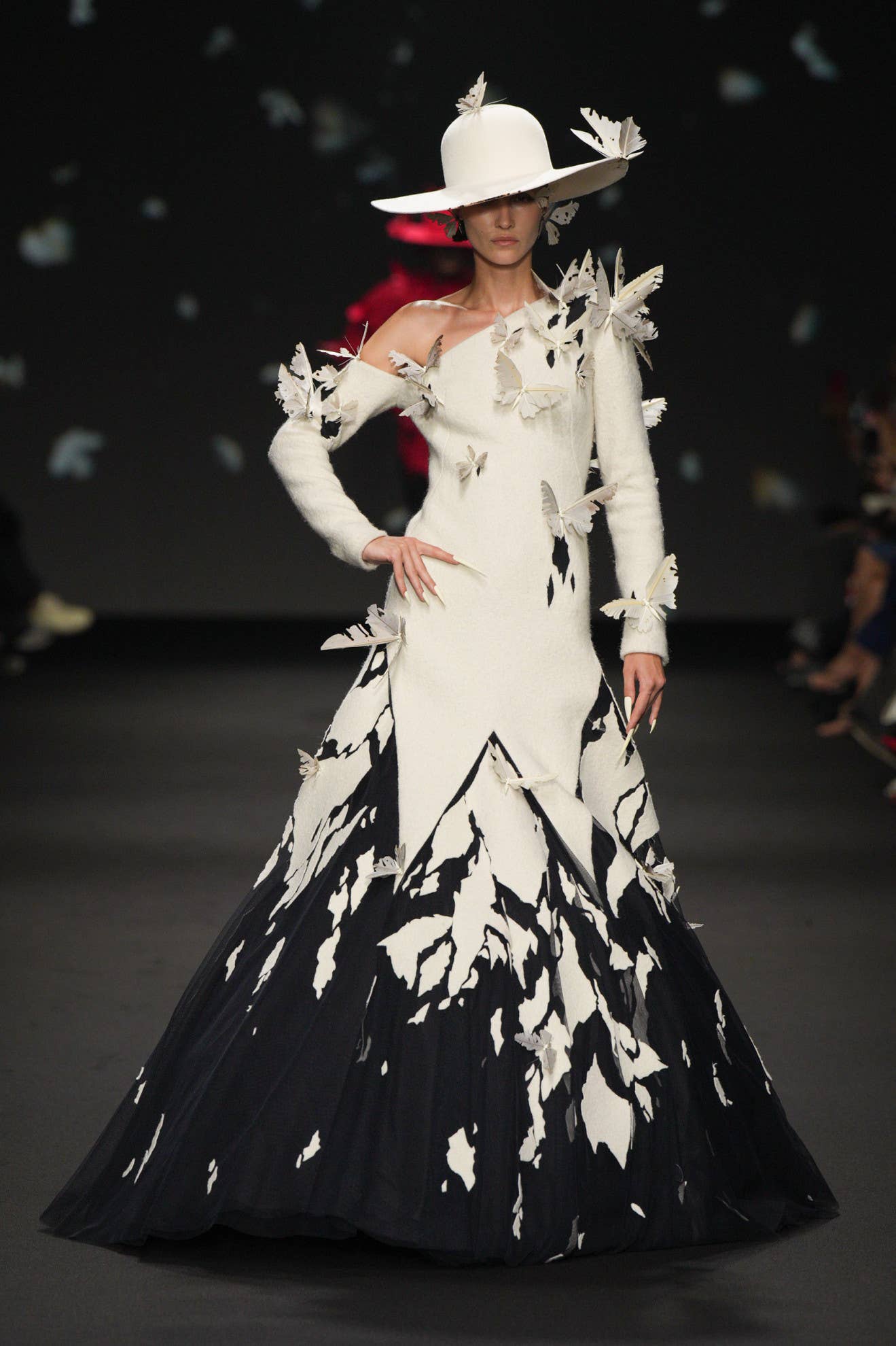 Robert Wun Expands on His Signature Shapes for Fall 2024 Haute Couture ...