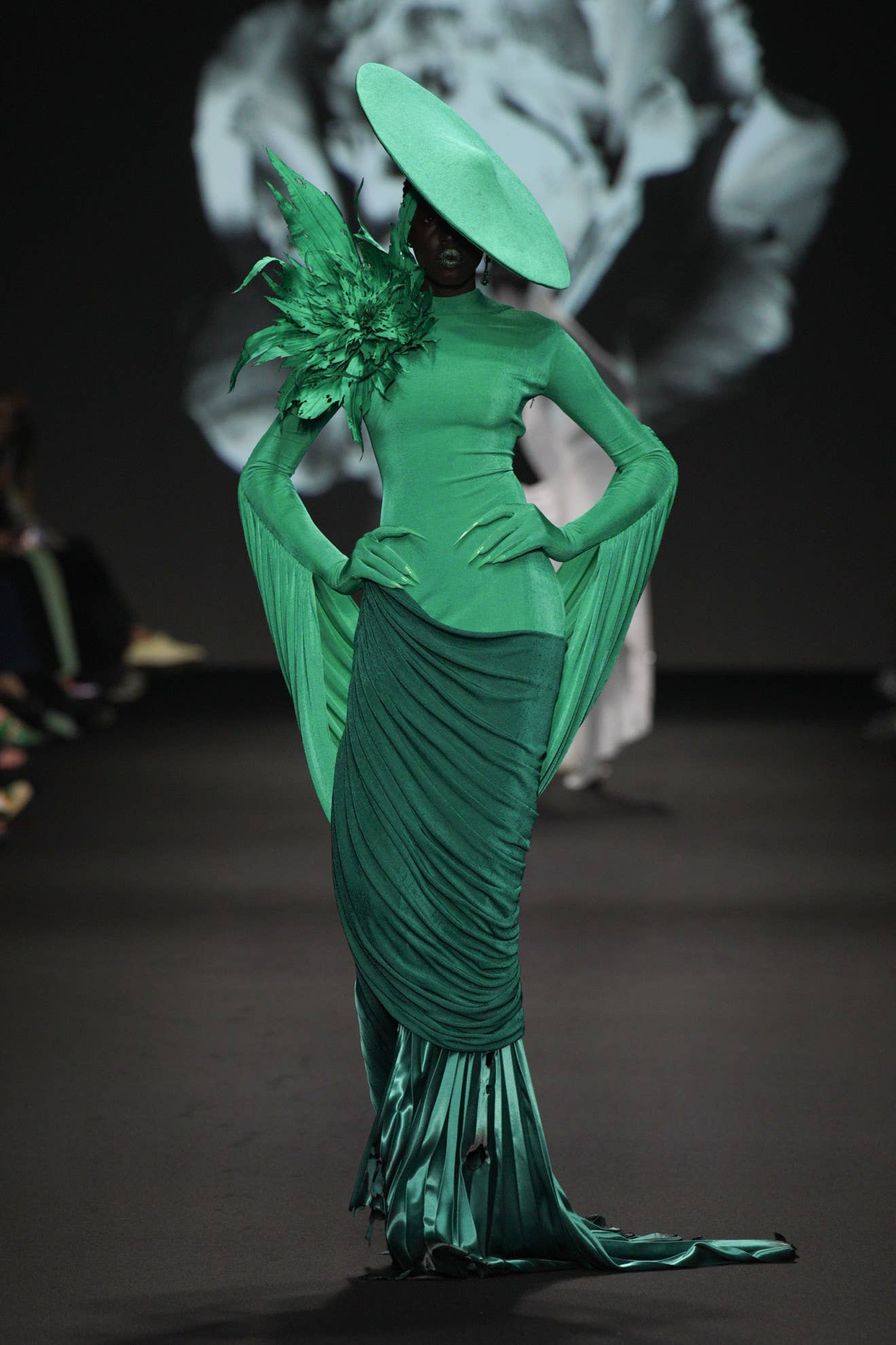 Robert Wun Expands on His Signature Shapes for Fall 2024 Haute Couture ...