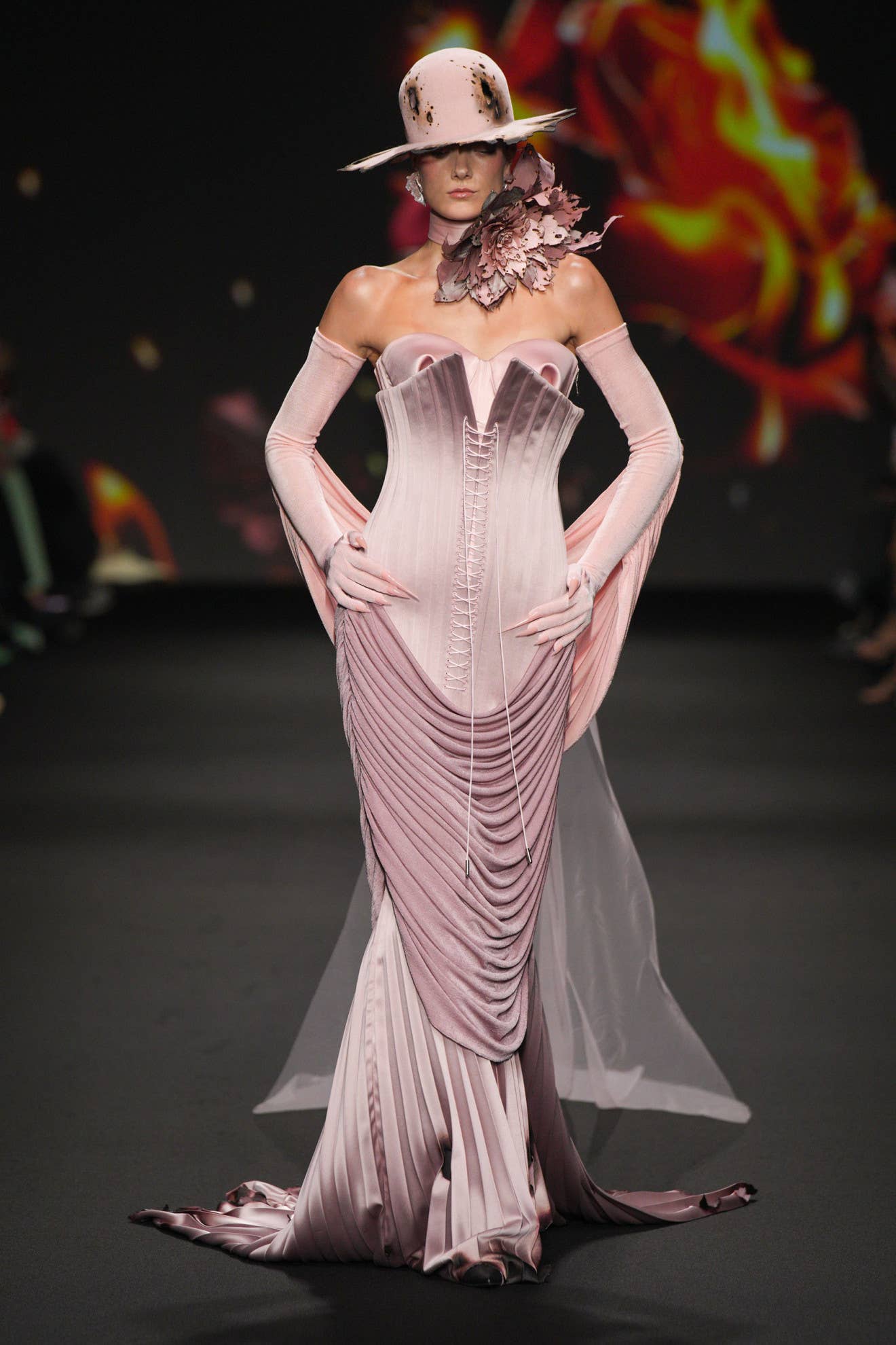 Robert Wun Expands on His Signature Shapes for Fall 2024 Haute Couture ...