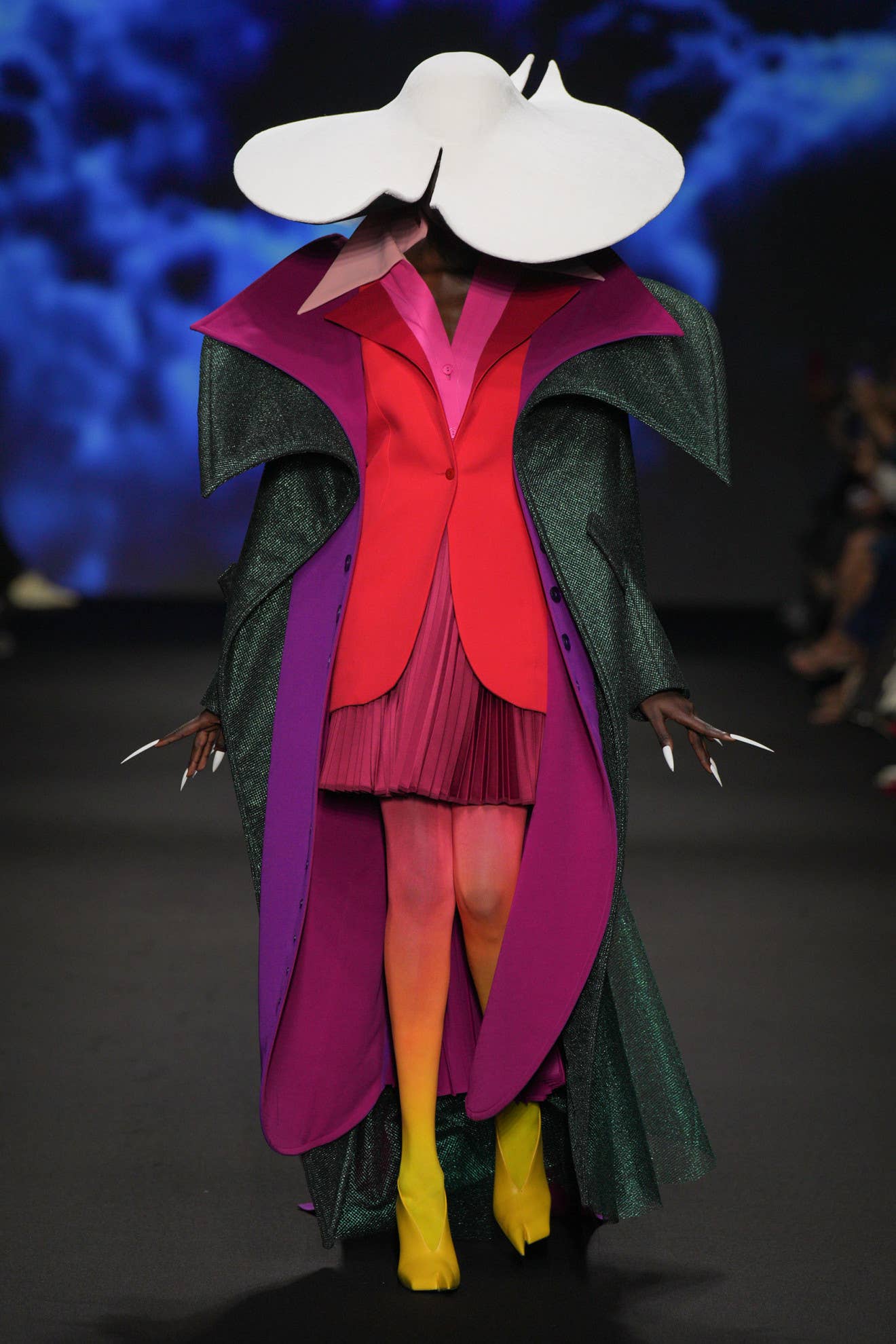 Robert Wun Expands on His Signature Shapes for Fall 2024 Haute Couture ...