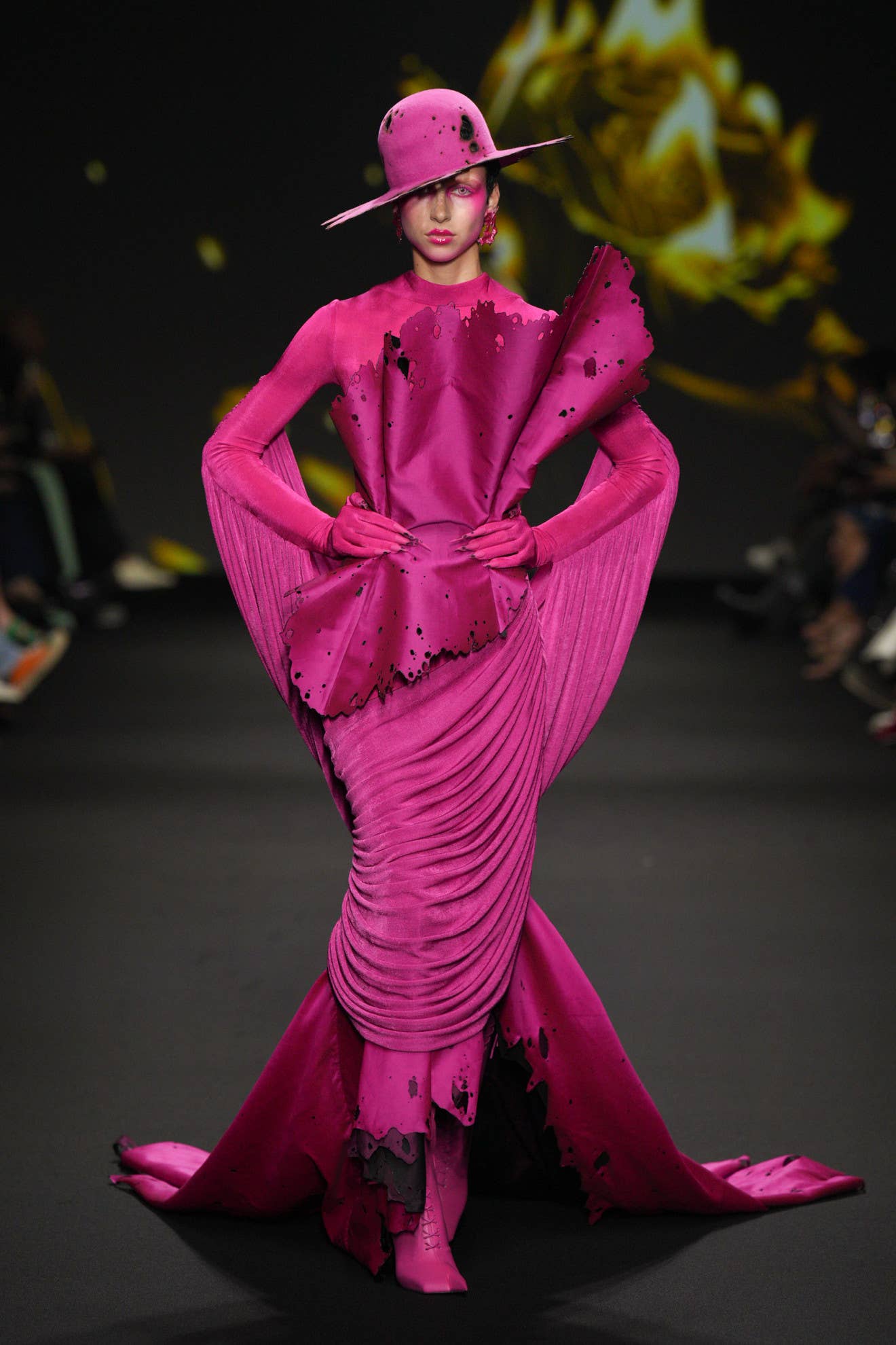 Robert Wun Expands on His Signature Shapes for Fall 2024 Haute Couture ...