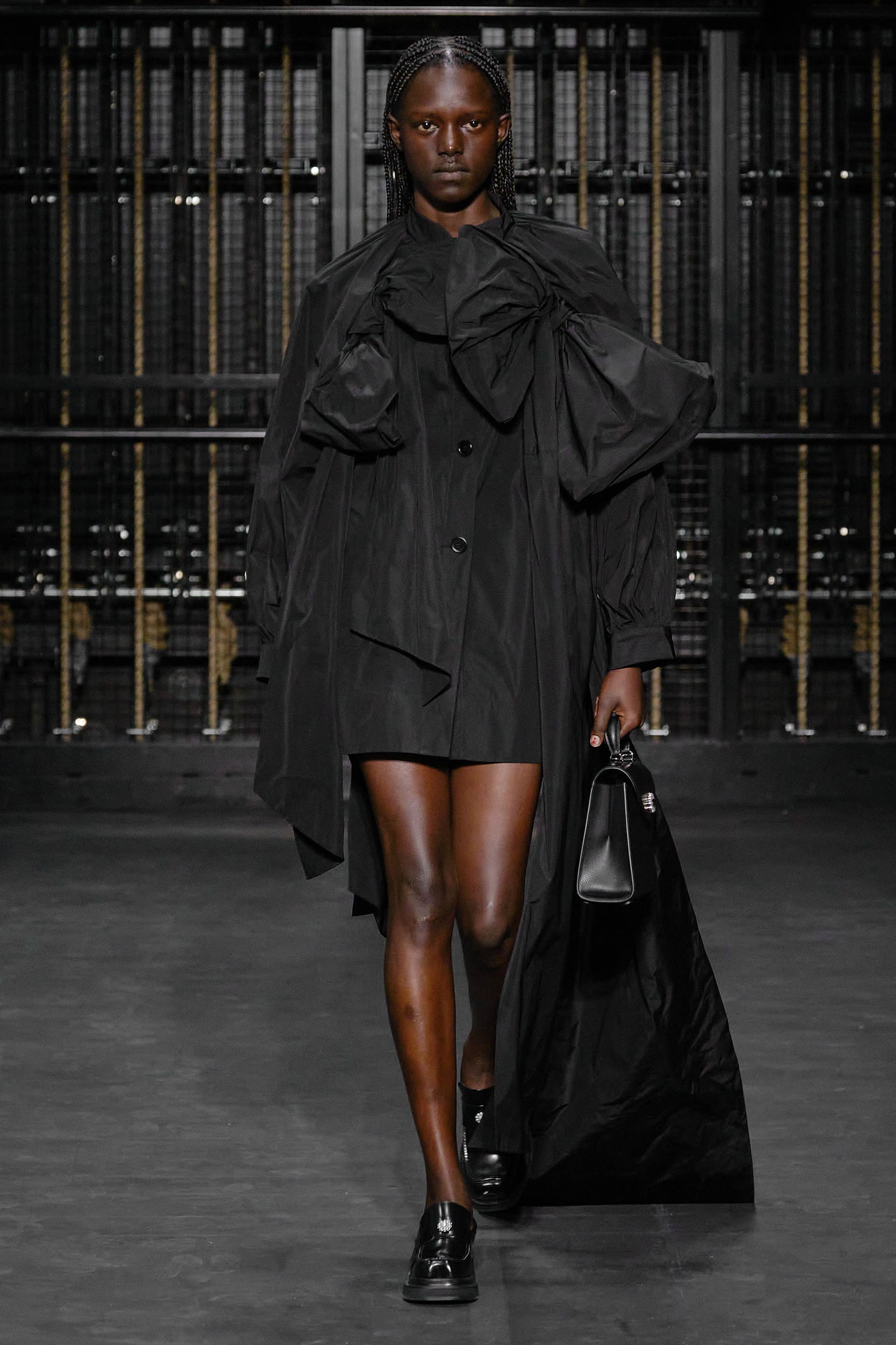 Simone Rocha Melds Roses, Bows and Bridal With Voluminous Outerwear for ...