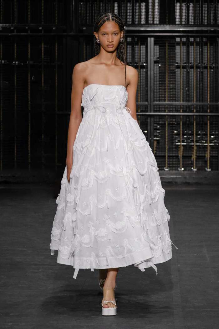 Simone Rocha Melds Roses, Bows and Bridal With Voluminous Outerwear for ...