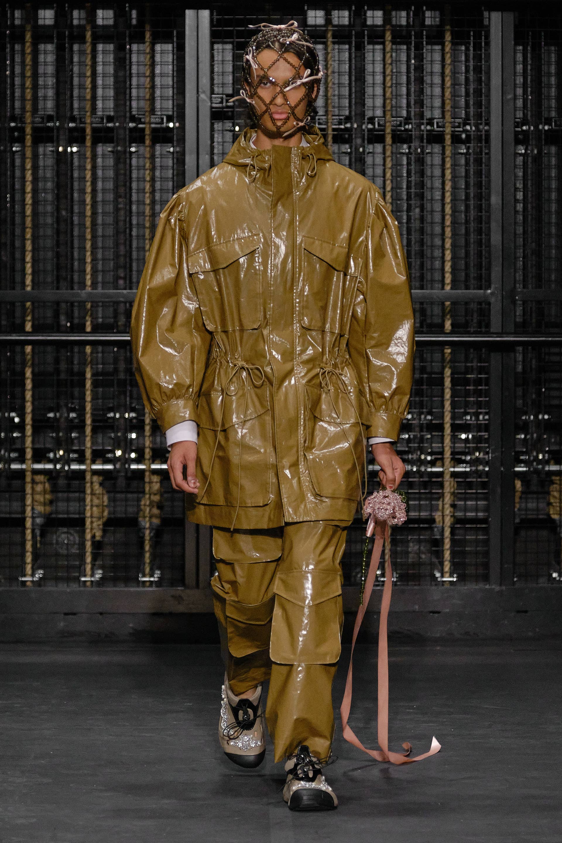 Simone Rocha Melds Roses, Bows and Bridal With Voluminous Outerwear for ...