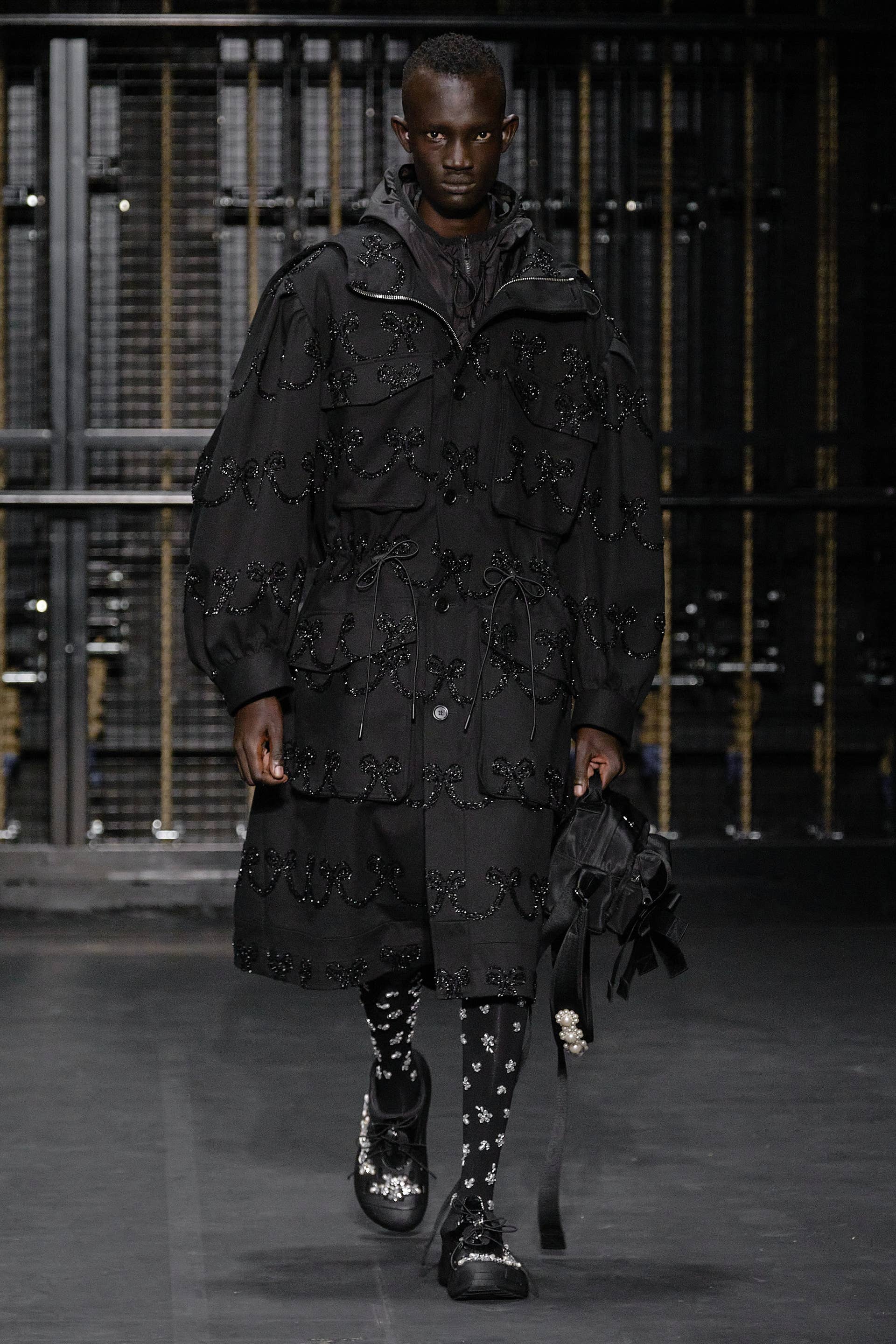 Simone Rocha Melds Roses, Bows and Bridal With Voluminous Outerwear for ...
