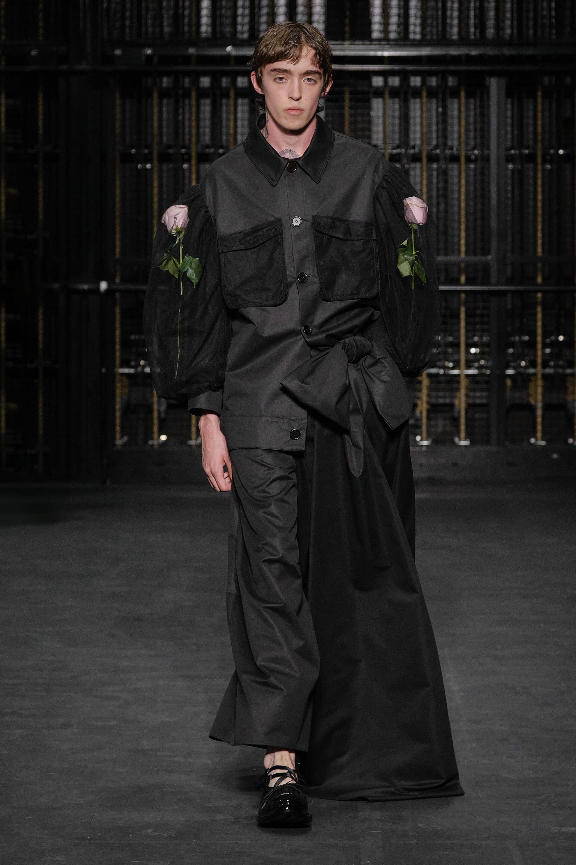 Simone Rocha Melds Roses, Bows and Bridal With Voluminous Outerwear for ...