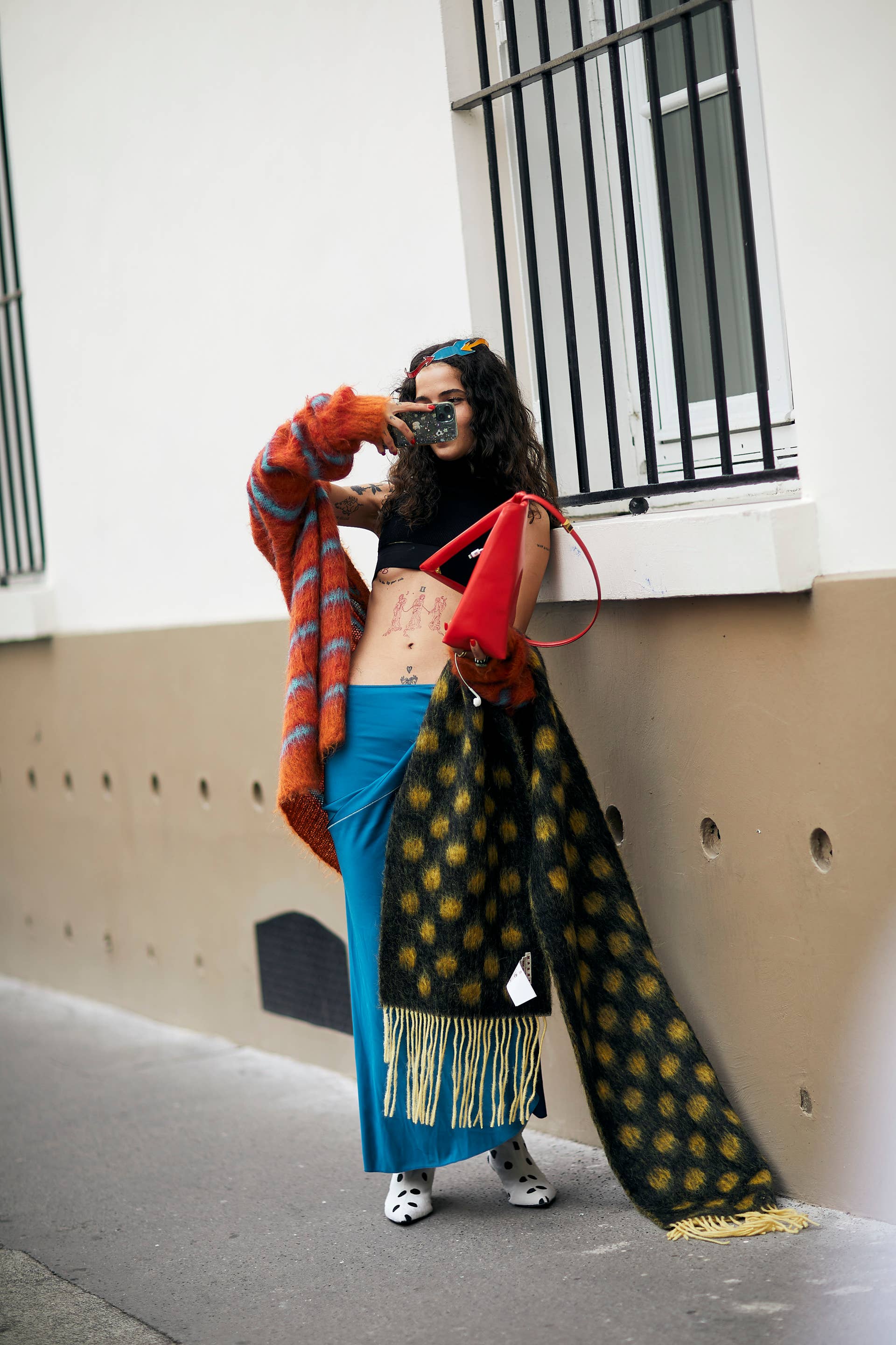 Showgoers Didn't Shy Away From Color on Day 2 of Paris Fashion Week ...